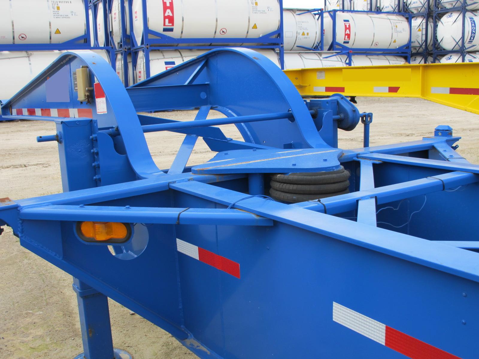 drop-deck-chassis-with-air-lift-kit1 | Innova Industries.