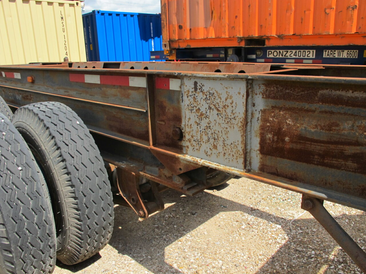 tri-axle container chassis | Innova Industries.