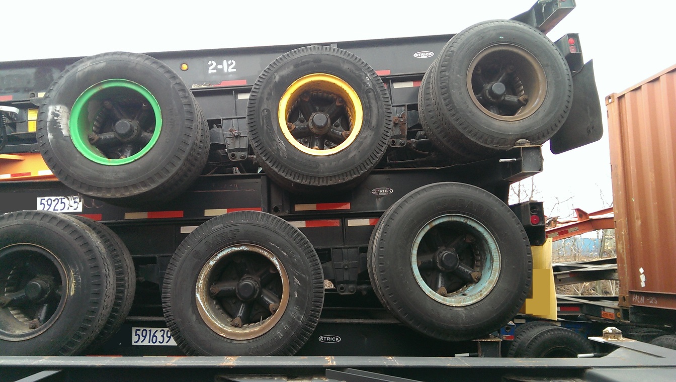 Tri-Axle Container Chassis for sale | Innova Industries.