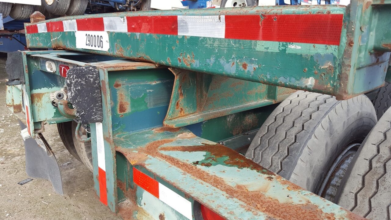 290006 Tri-Axle Container Chassis (5) lr | Innova Industries.