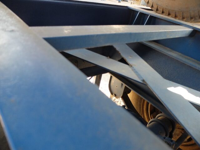 290169 tri-axle heavy duty chassis (9) lr | Innova Industries.