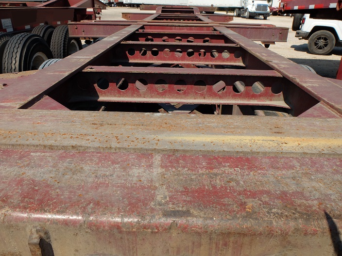 070415 20′-40′ tri-axle container chassis (4) lr | Innova Industries.