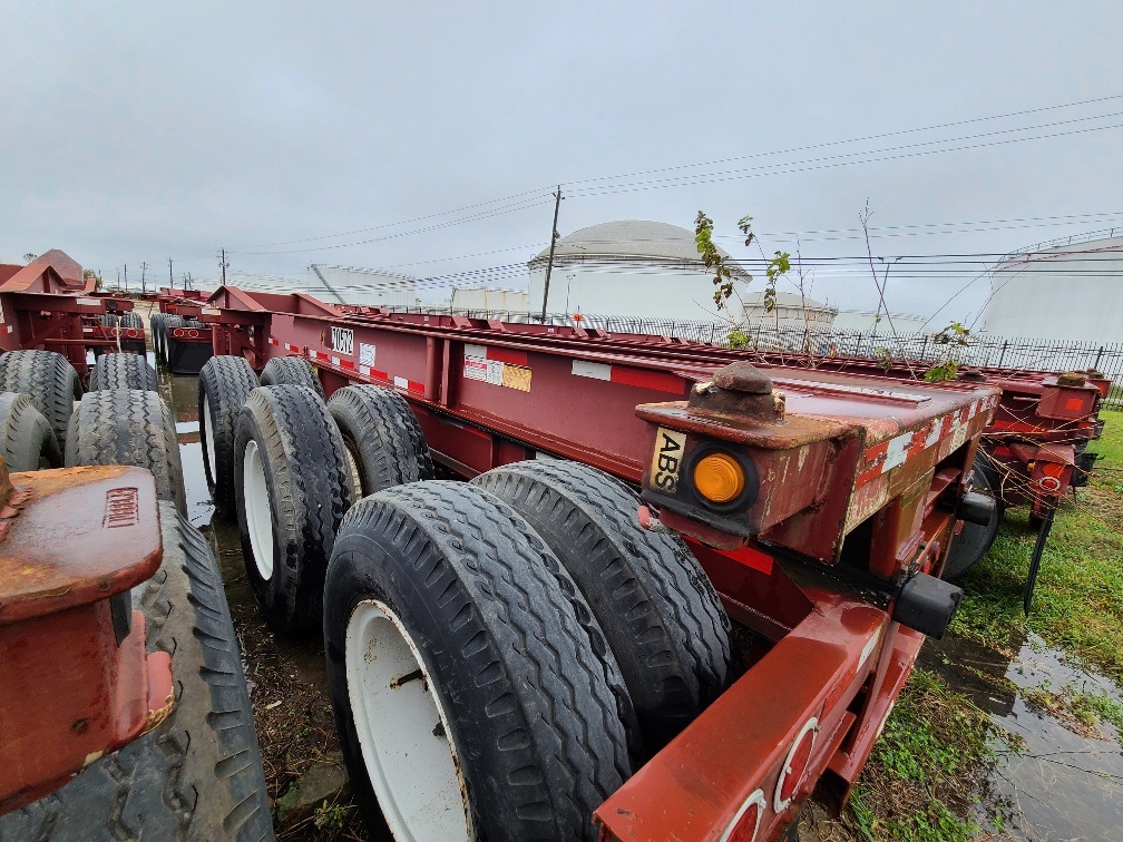 20 ft. Tri-Axle Chassis – 070572 (6) lr | Innova Industries.